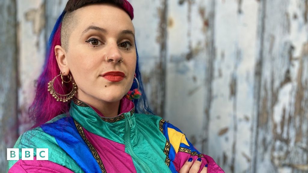 Tri llun: Izzy Rabey - BBC Cymru Fyw