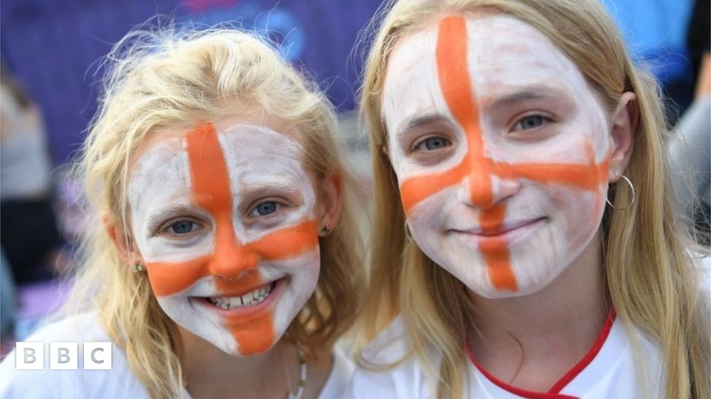 In pictures: Young fans celebrate the Lionesses victory - BBC Newsround