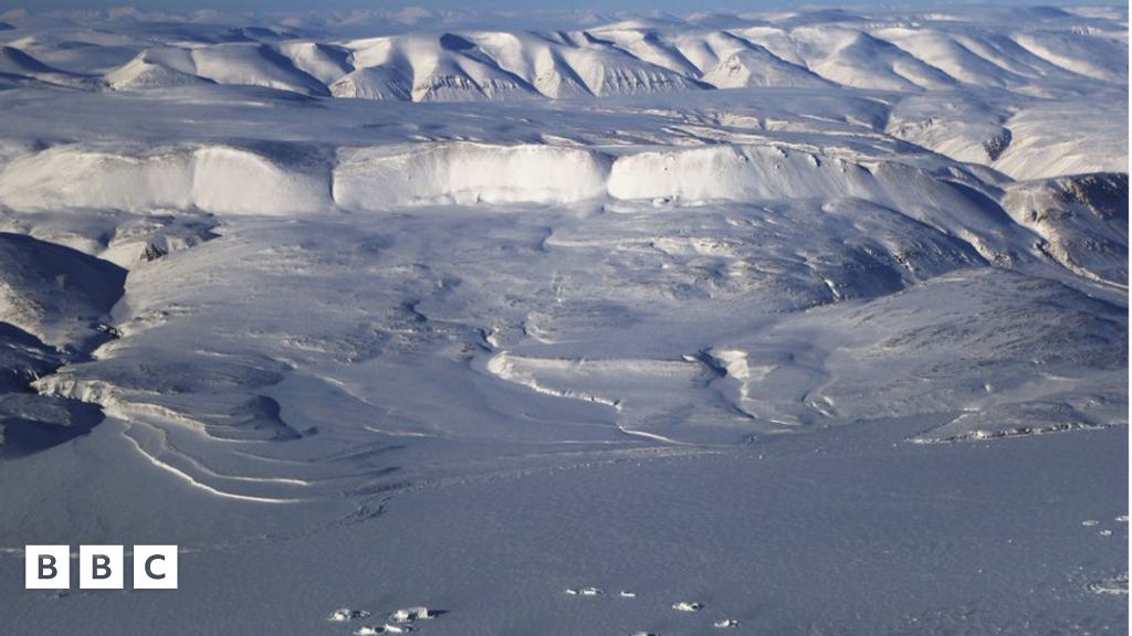 Nasa images show two Canadian ice caps have disappeared - BBC Newsround