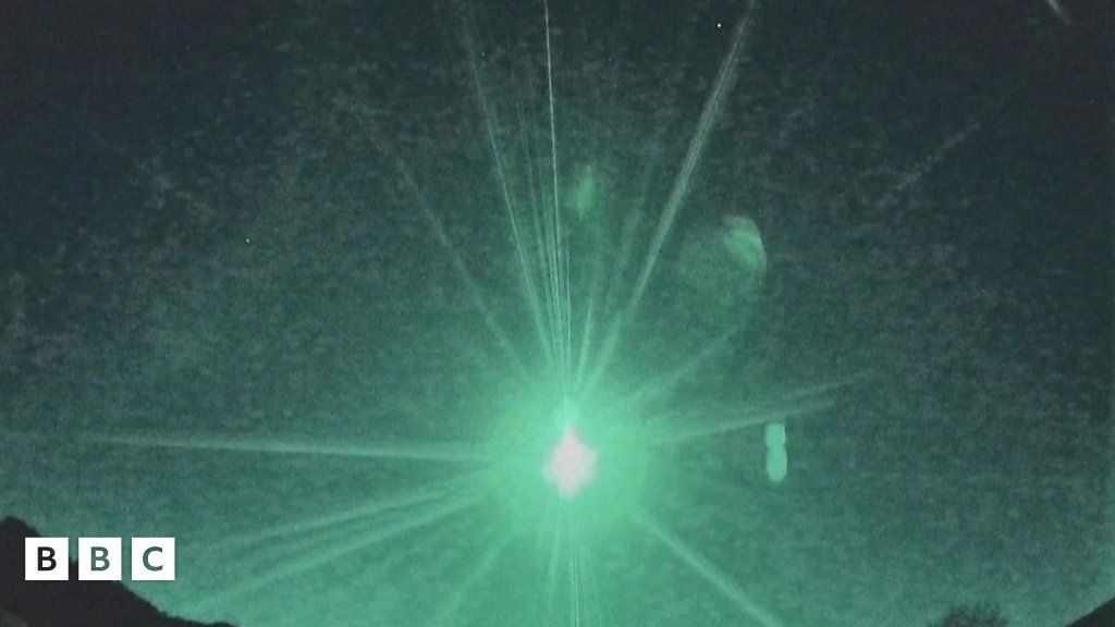 Bolide: Rare bright meteor lights up night sky in Norway - BBC Newsround