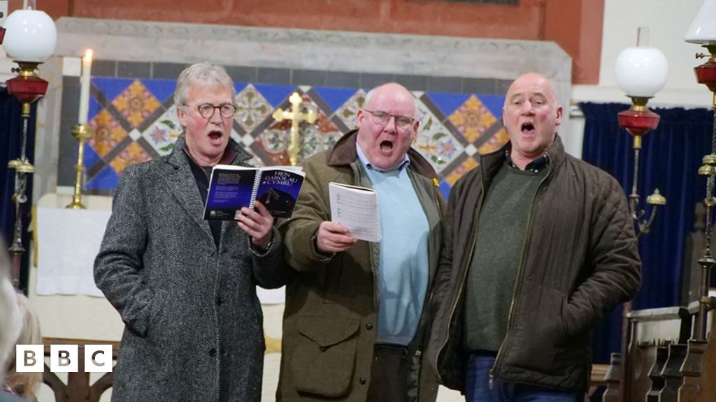 Oriel: Plygain Llanerfyl 2024 - BBC Cymru Fyw