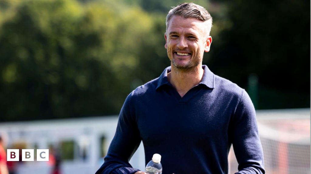 Y Coridor Ansicrwydd: OTJ mewn poen yn Llansawel - BBC Cymru Fyw