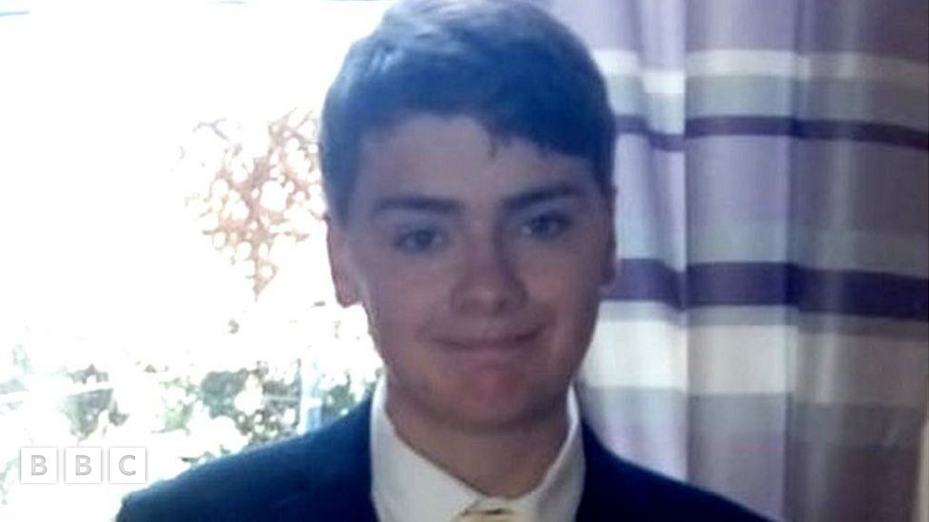 Adroddiad deifiol o'r sgowtiaid ar ôl cwest bachgen y Gogarth - BBC ...