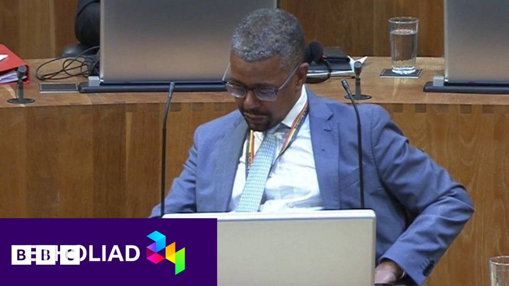 Blog Vaughan Roderick: 'Am wythnos' - BBC Cymru Fyw