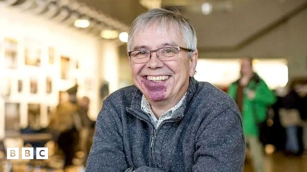 Atal toriadau i'r celfyddydau 'o bwys cenedlaethol' - Dafydd Rhys - BBC Cymru Fyw