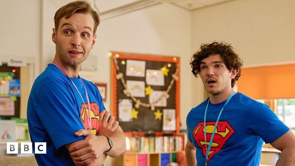 Cyplau hoyw yn mabwysiadu: ‘Pwysig dweud straeon fel hyn’ - BBC Cymru Fyw