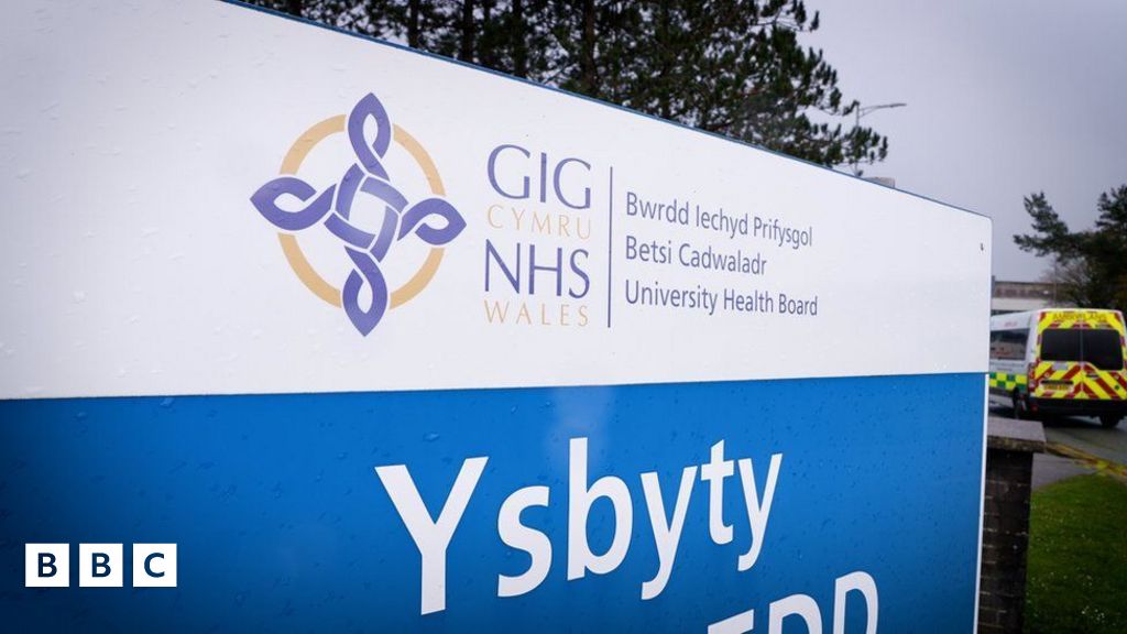 'Pobl wedi marw' yn sgil oedi gwella gofal iechyd meddwl - BBC Cymru Fyw