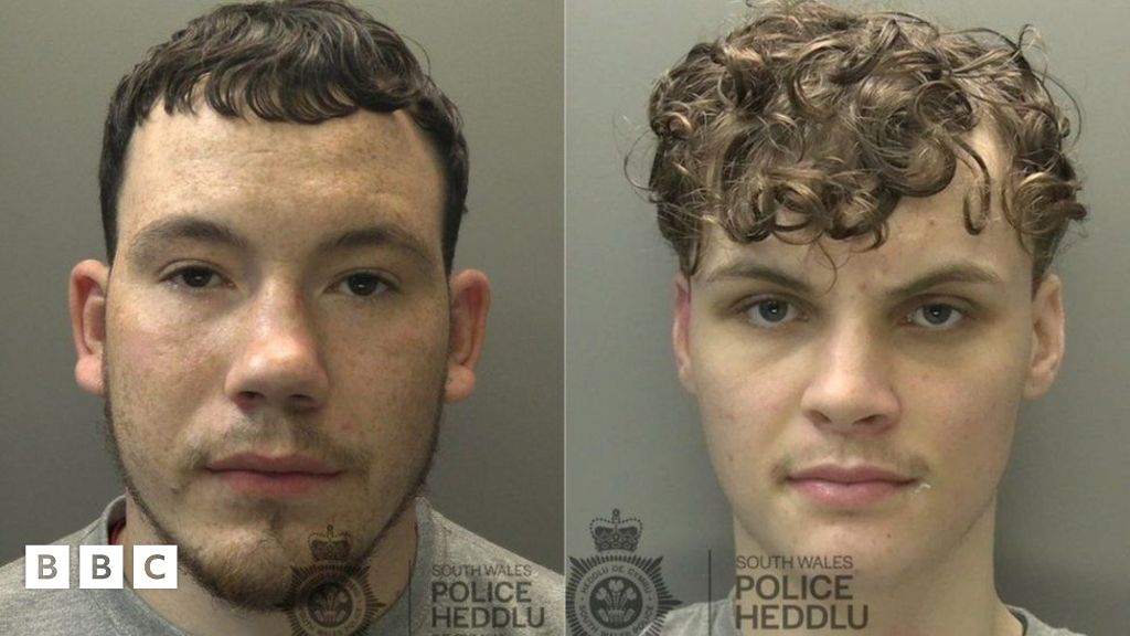 Llofruddiaeth Caerdydd: Chwilio am ddau ddyn sydd ar ffo - BBC Cymru Fyw