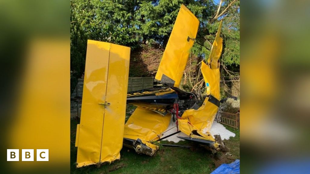 Achos damwain awyren fach ym Môn yn parhau'n ddirgelwch - BBC Cymru Fyw