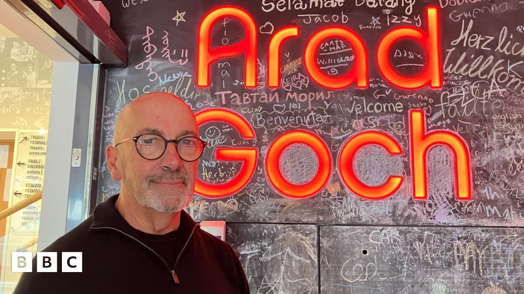 Canslo'r Fedal Ddrama yn 'hurt', meddai sylfaenydd Arad Goch - BBC ...