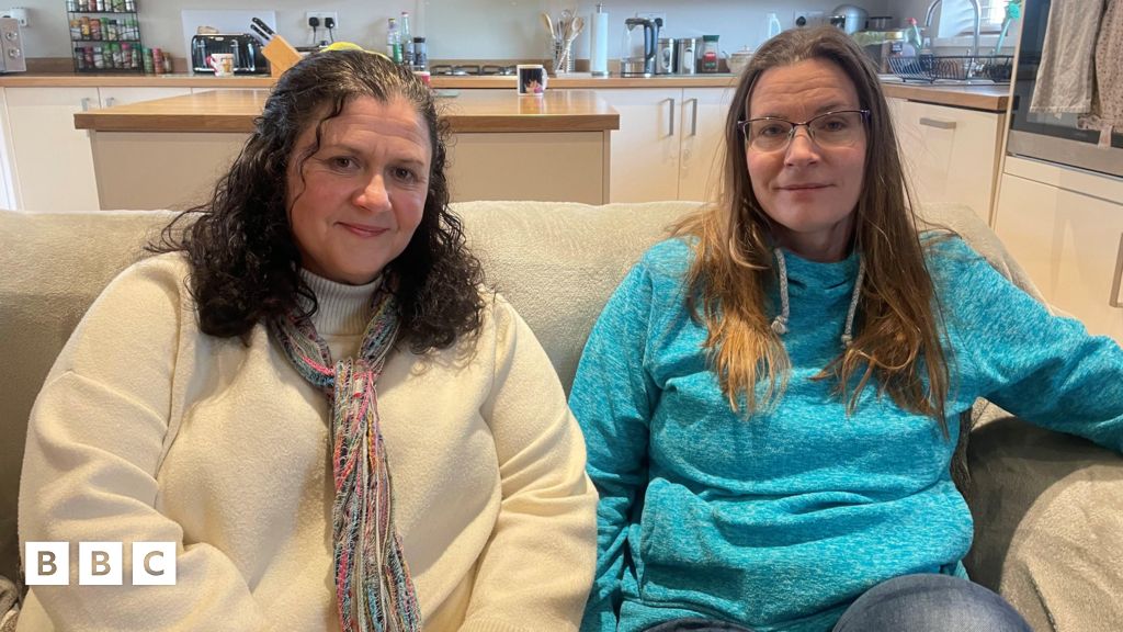 Angen 'enfawr' am fwy o ofalwyr maeth - BBC Cymru Fyw