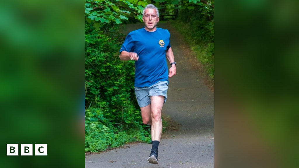 Archesgob Cymru: 'Mae rhedeg yn gyfle i gael lle i feddwl' - BBC Cymru Fyw