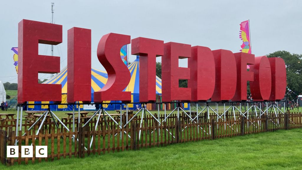 Eisteddfod 2023: Pwyllgor Gwaith lleol yn codi dros £500,000 - BBC Cymru Fyw