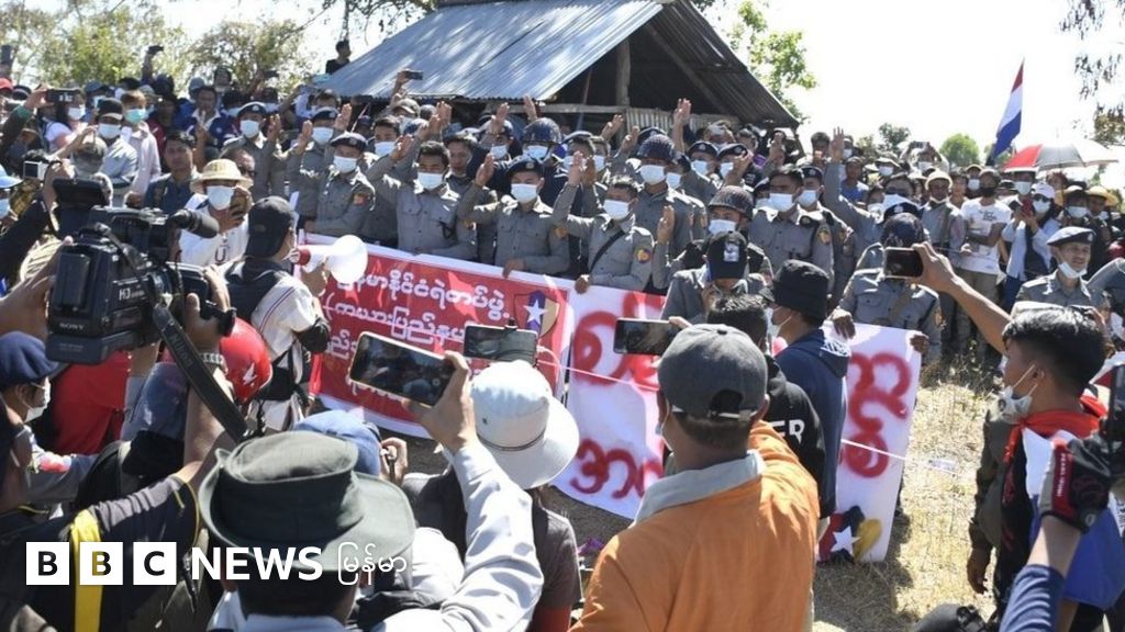 ဖိအားမျိုးစုံ ဘက်စုံကကြုံနေရတဲ့ CDM နဲ့ non-CDM ဝန်ထမ်းတွေ - BBC News မ ...