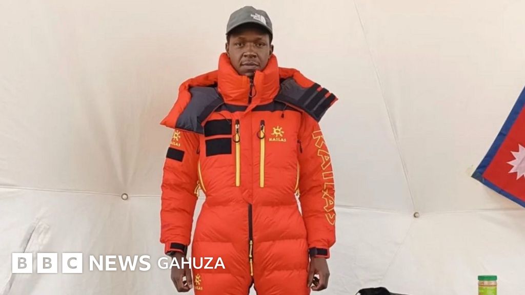 Umunya-Kenya wari waburiye ku musozi Everest byemejwe ko yapfuye - BBC ...