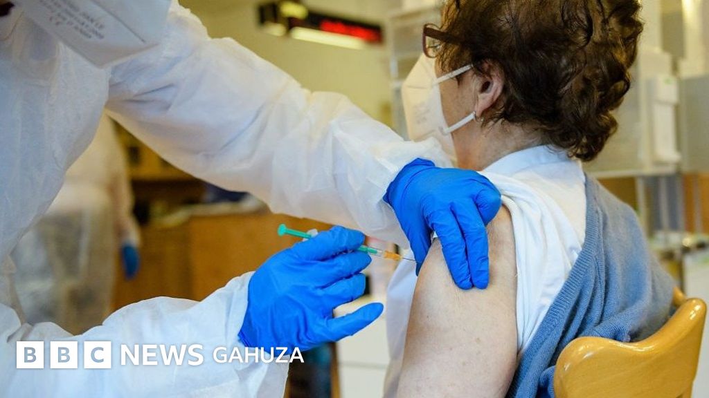 Ibibazo vyanyu kuri Covid-19: Umuntu yayirwaye akingirwa ryari? - BBC ...