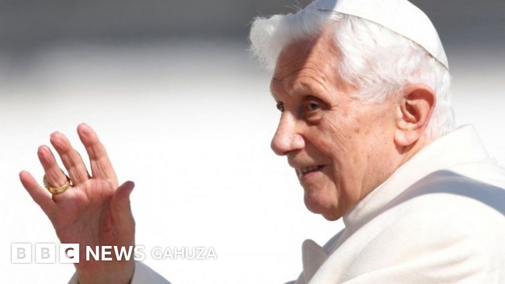 Uwahoze ari Pope Benedict ntaco yakoze kw'ihohoterwa, biri mu cegeranyo ...