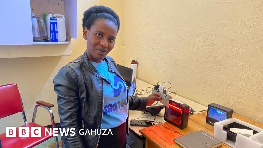 Claudine Niyonsaba, umukobwa wihangiye umurimo mw'ikoranabuganga - BBC ...