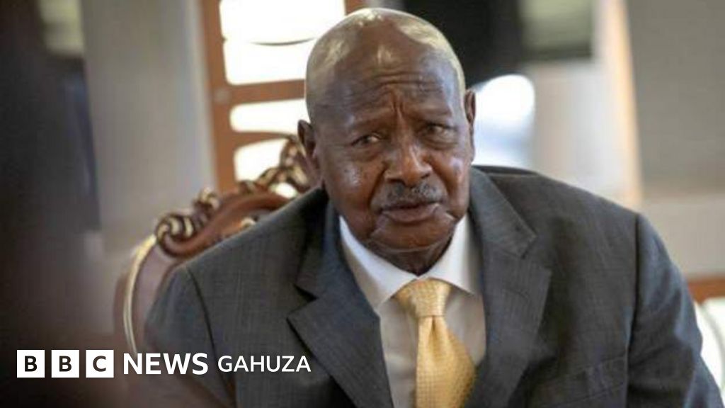 Uganda: Museveni n'umuhungu wiwe Muhoozi bitwariwe muri sentare ...