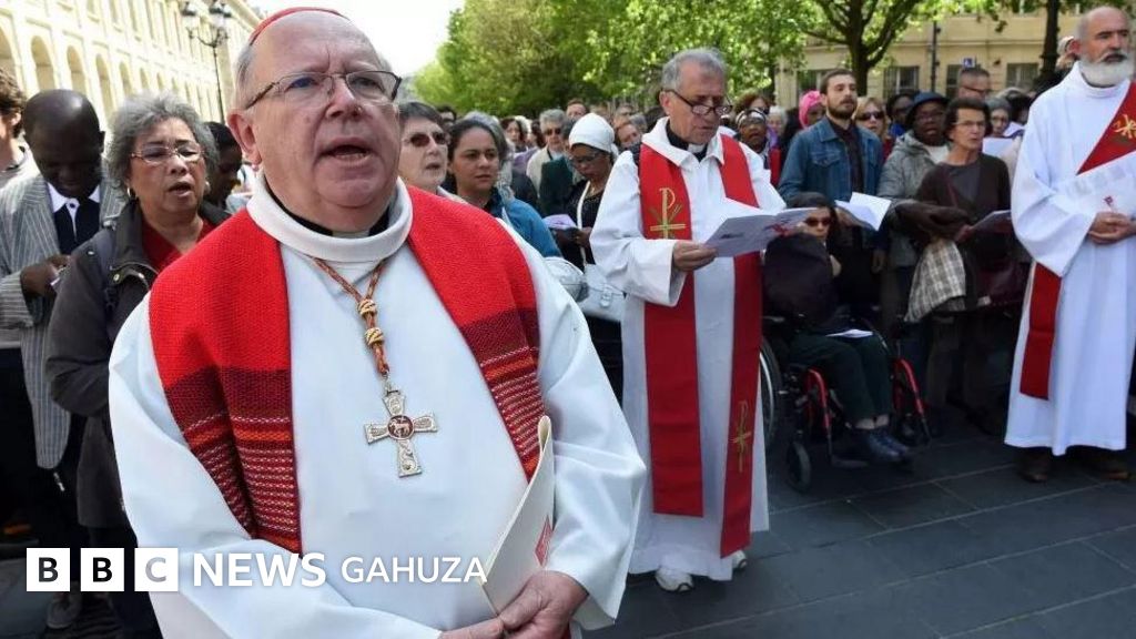 France: Cardinali Ricard ari mu basenyeri 11 bagirizwa guhohotera abana ...