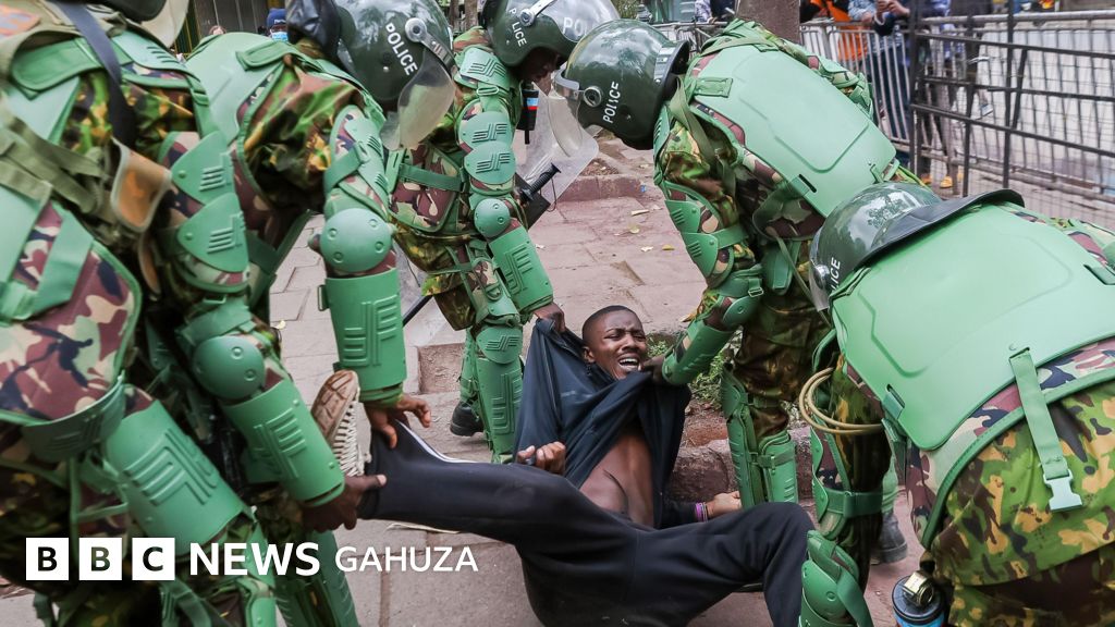 William Ruto avuga ko Kenya izafata inguzanyo nyinshi nyuma yuko ...