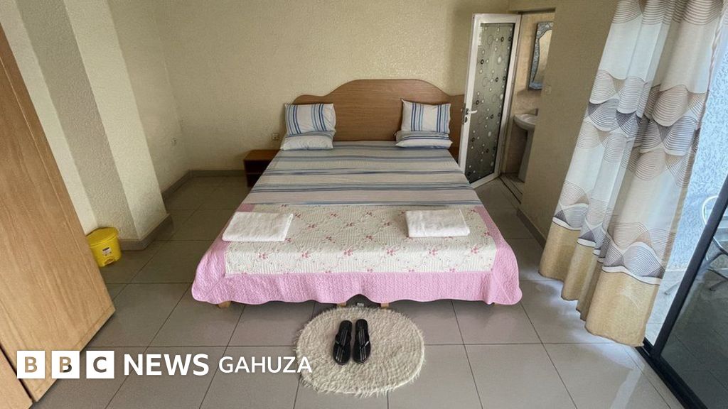 UK: Abimukira bazoherezwa mu Rwanda barimo kwiyicisha inzara - BBC News ...