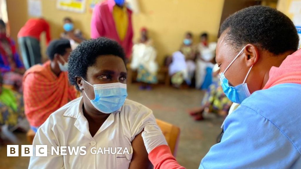 Covid-19: Mu Rwanda batangiye gutanga doze ya gatatu y'urukingo - BBC ...