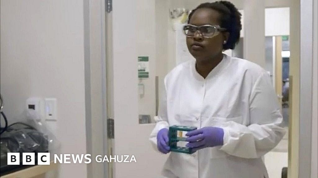 Umushakashatsi Mireille Kamariza yabwiye BBC ko yamye akunda kubaza ku ...