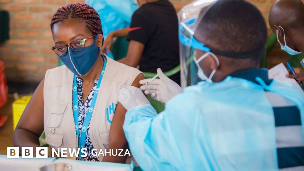 Rwanda-Covid: Ubwandu bukomeje kuzamuka guma mu rugo iragaruka - BBC ...
