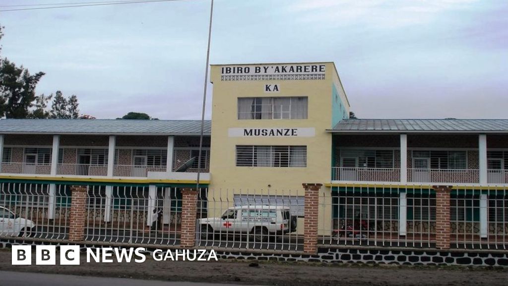 Abategeka uturere 9 mu Rwanda 'begujwe' mu masaha 24, minisitiri ati ...