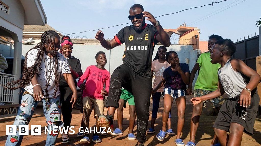 Eddy Kenzo: Umunya-Uganda wa mbere yaba ari bwegukane Grammy? - BBC ...