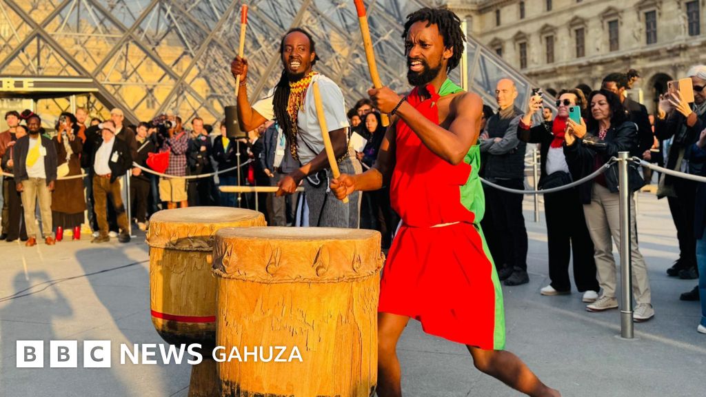 Abatimbo b' i Burundi n'intore z'i Rwanda mu mudiho umwe mw'isabukuru ...