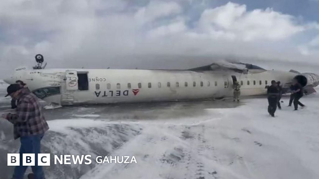 Ingenzi n'abakozi bose barokotse mw'isanganya ry'indege ku kibuga c'indege c'i Toronto - BBC ...