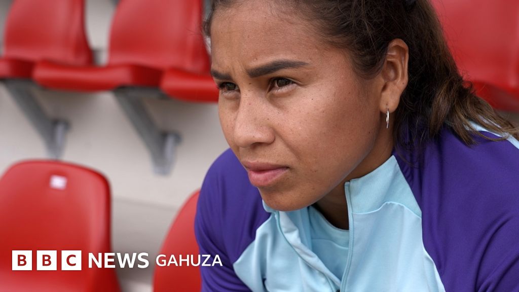 Igikombe c’isi ku bagore: “Nabwirizwa kudandaza imbombo ngo nitunge muri football” - BBC News Gahuza