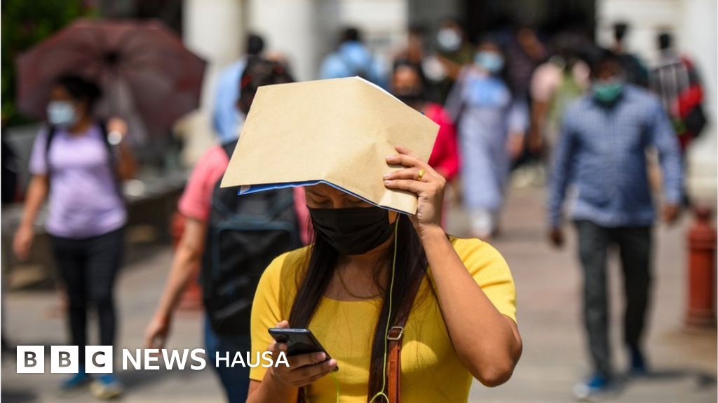 Indiyawa na rayuwa cikin tsananin zafi da ya addabi miliyoyi - BBC News ...