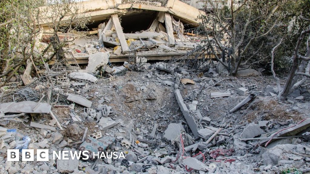 Ana gab da fara kwashe 'yan tawaye da fararen hula - BBC News Hausa