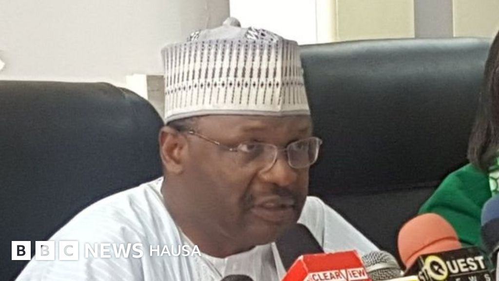 Amina Zakari: Ba ni da dangantaka da Buhari - BBC News Hausa