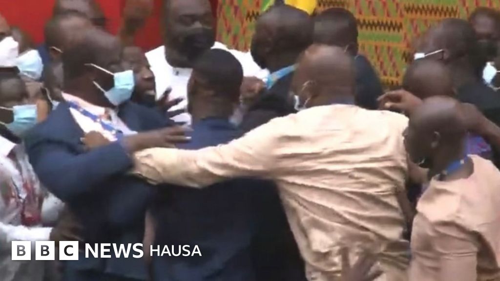 'Yan majalisar dokokin Ghana sun bai wa hammata iska kan haraji - BBC News Hausa