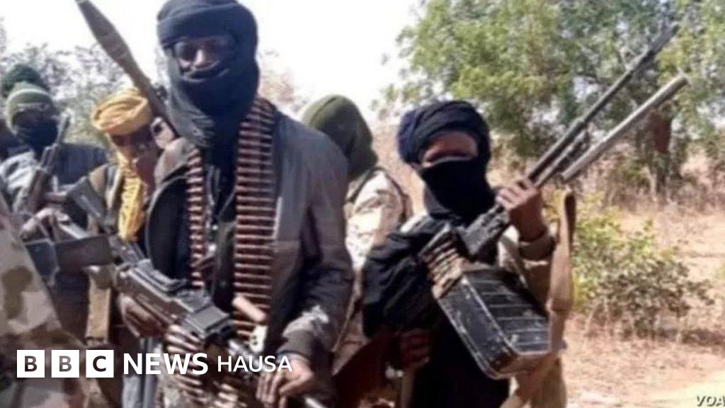Al'umma sun yi garkuwa da matan auren ƴan bindiga a Zamfara - BBC News ...