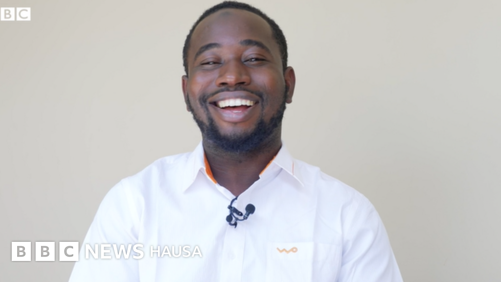 Matashin ma'aikacin banki da ke wakokin soyayya a Kano - BBC News Hausa