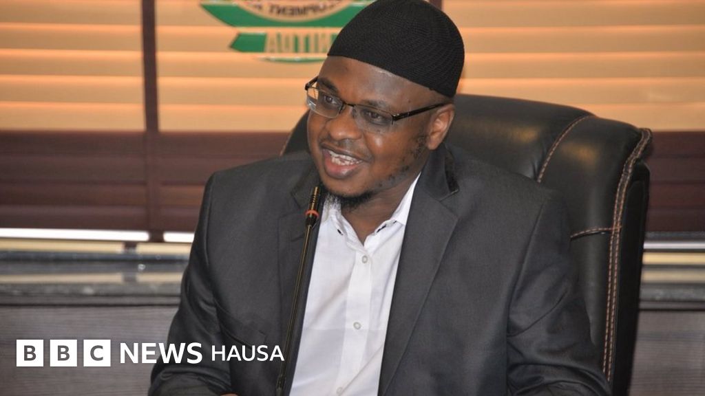 Isa Ali Pantami: 'Ya halatta matar aure ta yi Facebook' - BBC News Hausa