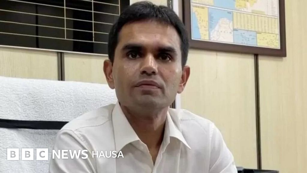 Jami'in da ake zargi da neman cin hanci daga Shah Rukh Khan - BBC News ...