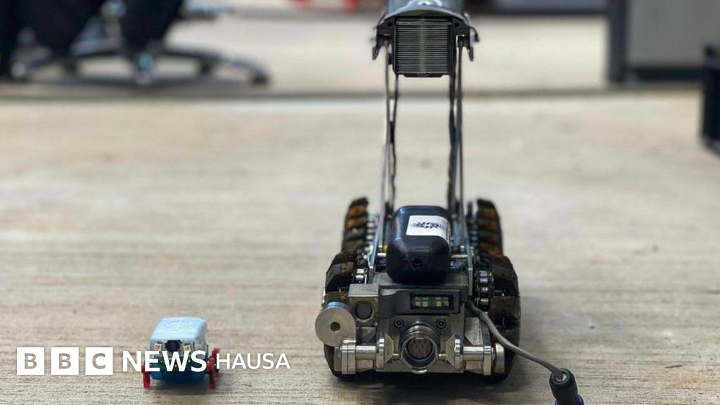 Mutum-mutumin da ke gano bututan ruwan da suka huje - BBC News Hausa