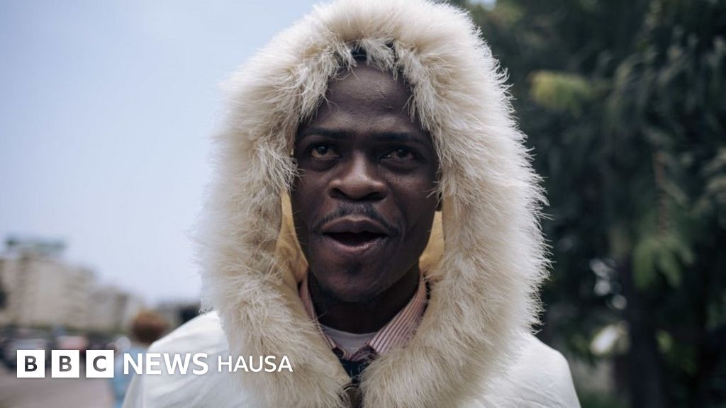 Mai ɗebo ruwa daga rafi da zaman makoki na cikin hotunan Afrika na ...