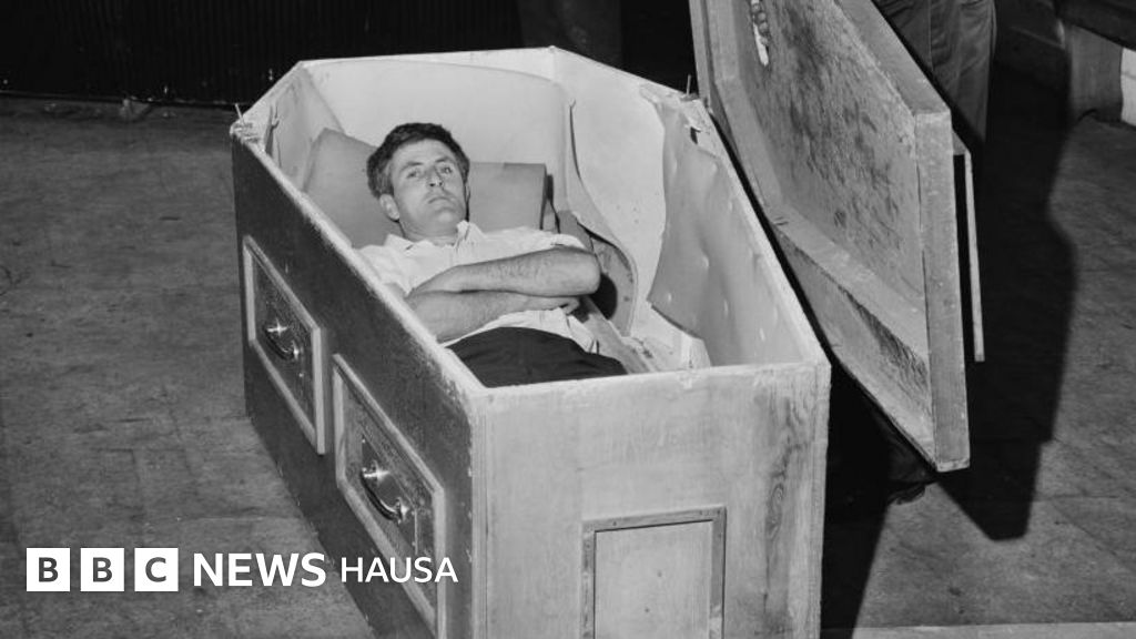Mutumin da ya shafe kwana 61 binne cikin akwatin gawa - BBC News Hausa
