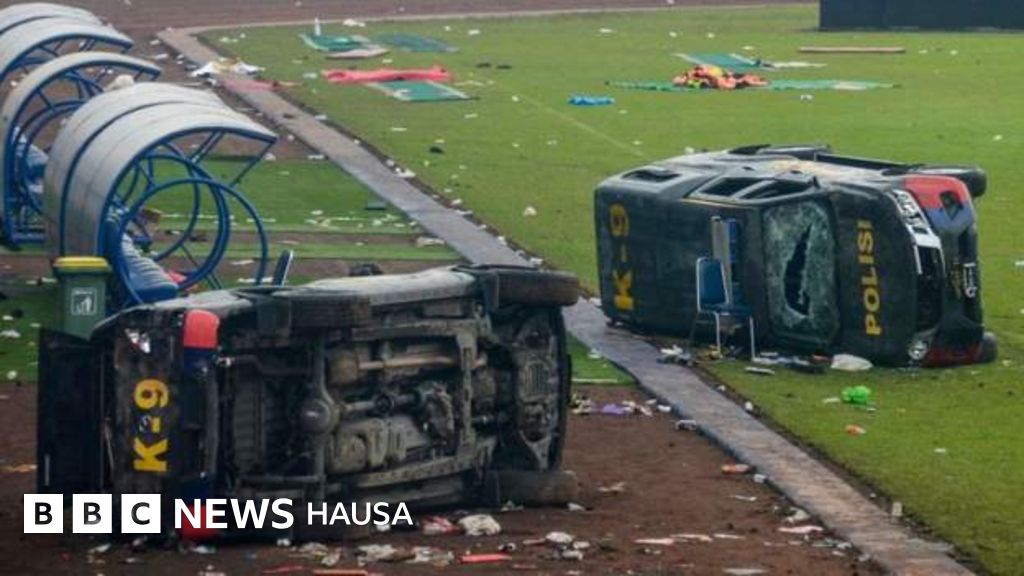 Mutum 174 sun mutu a filin tamaula a turmutsitsi a Indonesia - BBC News ...