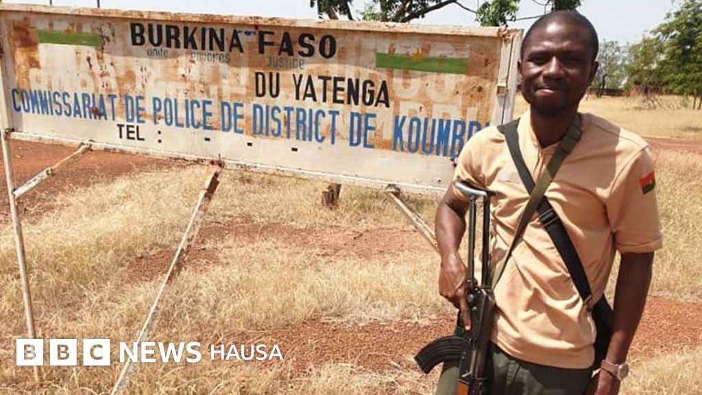 Likitan da aka tursasawa yaƙar masu iƙirarin jihadi: 'Manufar cin mutunci' - BBC News Hausa