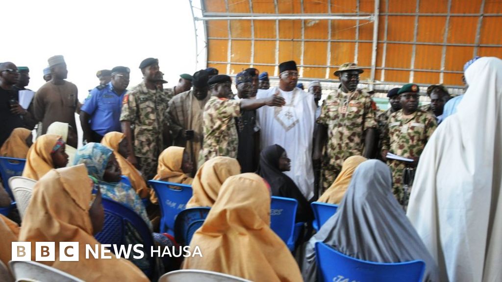 Najeriya ta ce 'kyauta Boko Haram ta sako 'yan matan Dapchi - BBC News ...