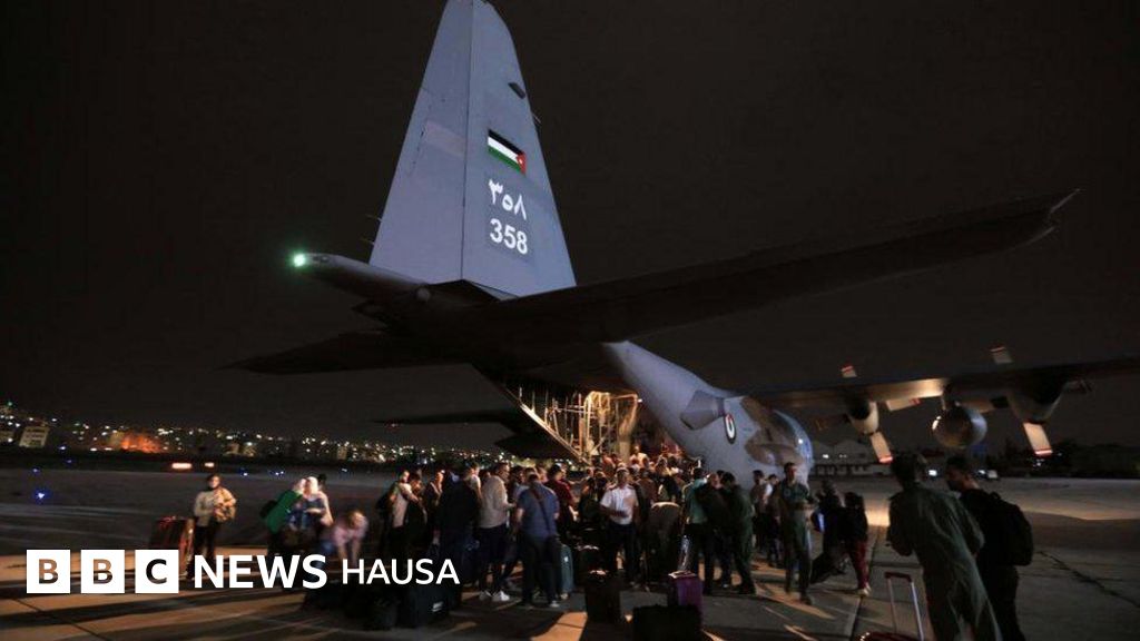 Amurka ta kwashe ɗaruruwan ƴan ƙasarta daga Sudan - BBC News Hausa