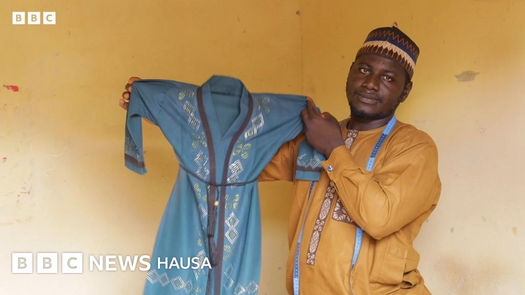 Matashin da ke koya wa marayu ɗinkin abaya irin ta Larabawa - BBC News ...